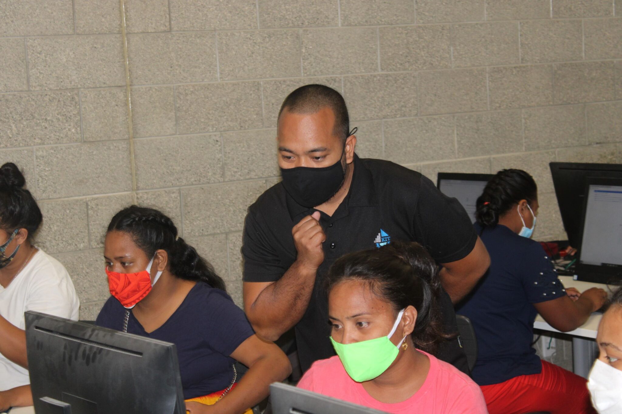Staff and students learning online | Kiribati Institute of Technology