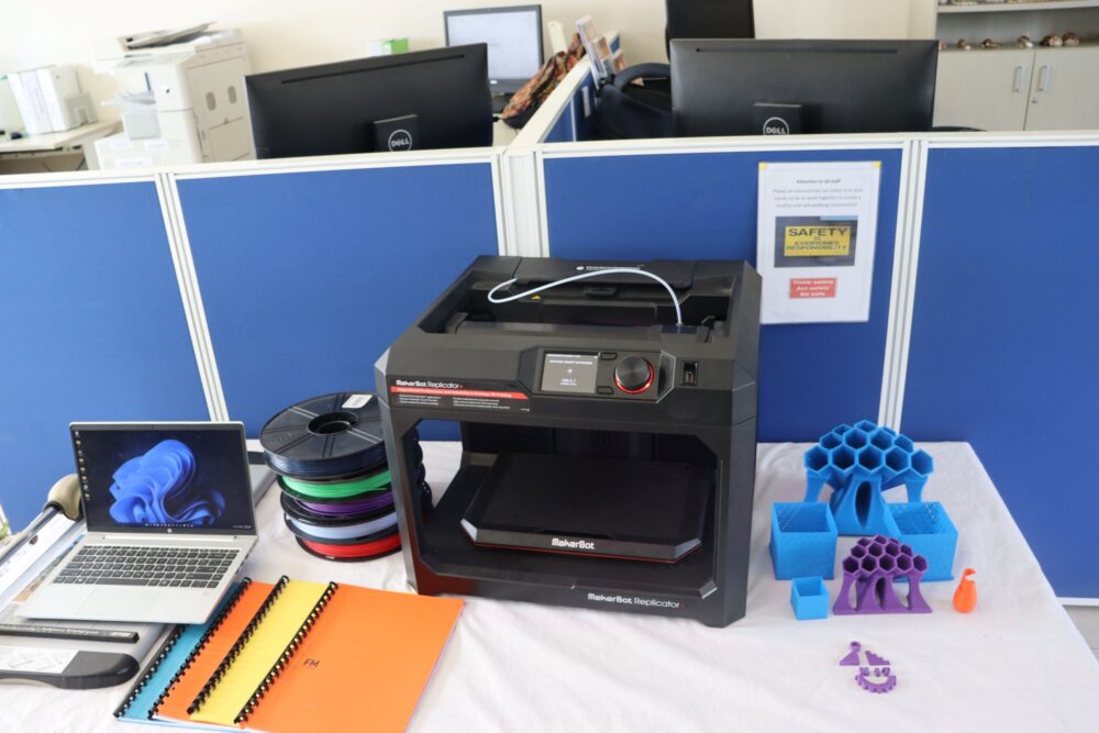 KIT receives Kiribati’ first 3D printer | Kiribati Institute of Technology