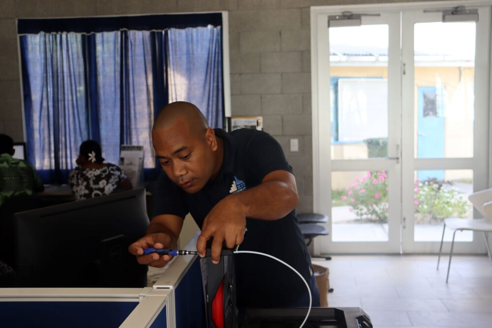 KIT receives Kiribati’ first 3D printer | Kiribati Institute of Technology